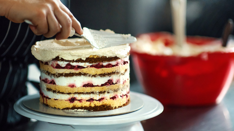 How Much Frosting You Should Actually Make For One Single Cake
