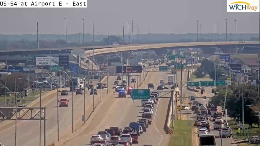 Multiple crashes back up Kellogg traffic