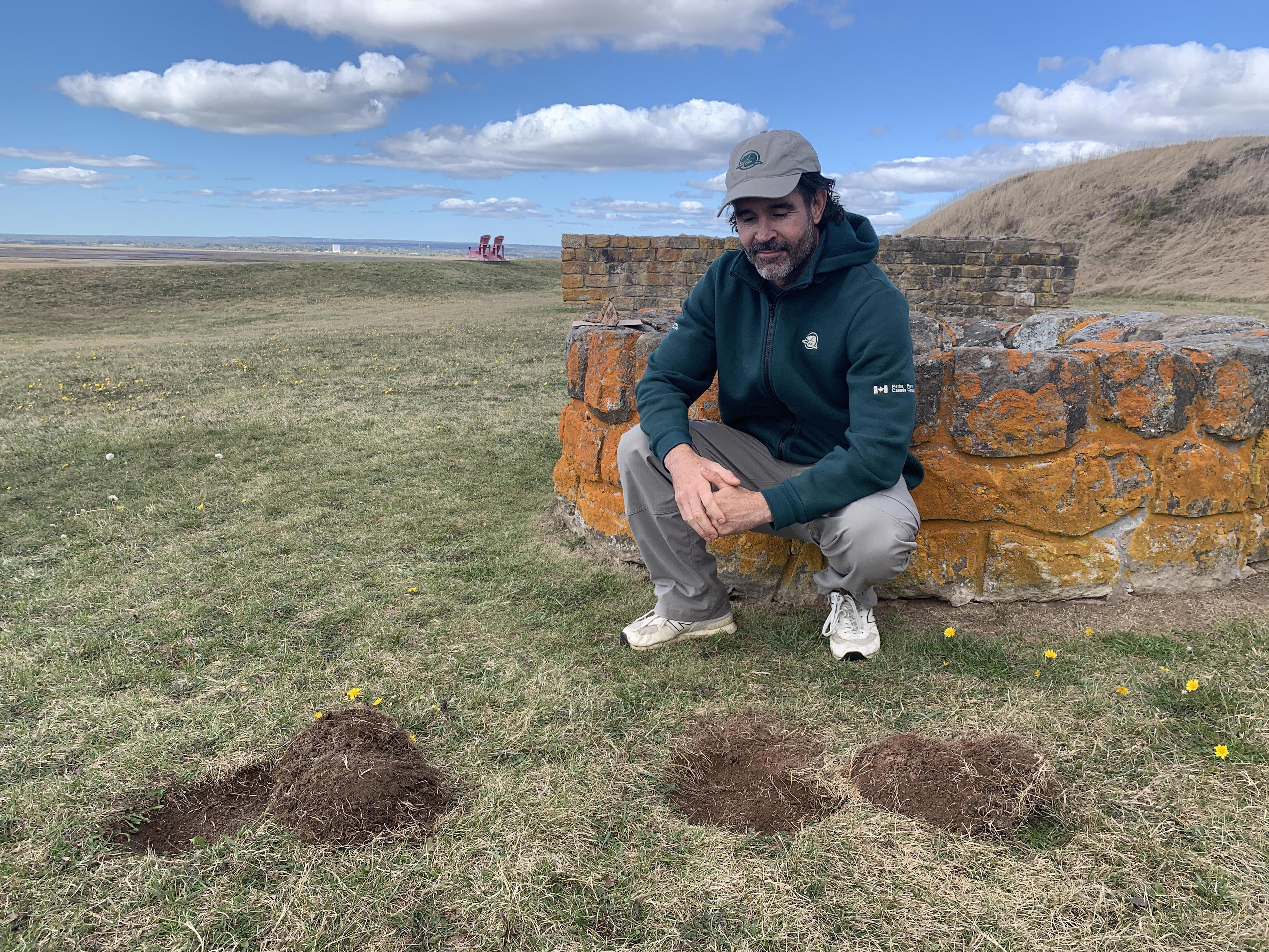 Possible vol d’artefacts au Fort-Beauséjour, 150 trous découverts dans ...