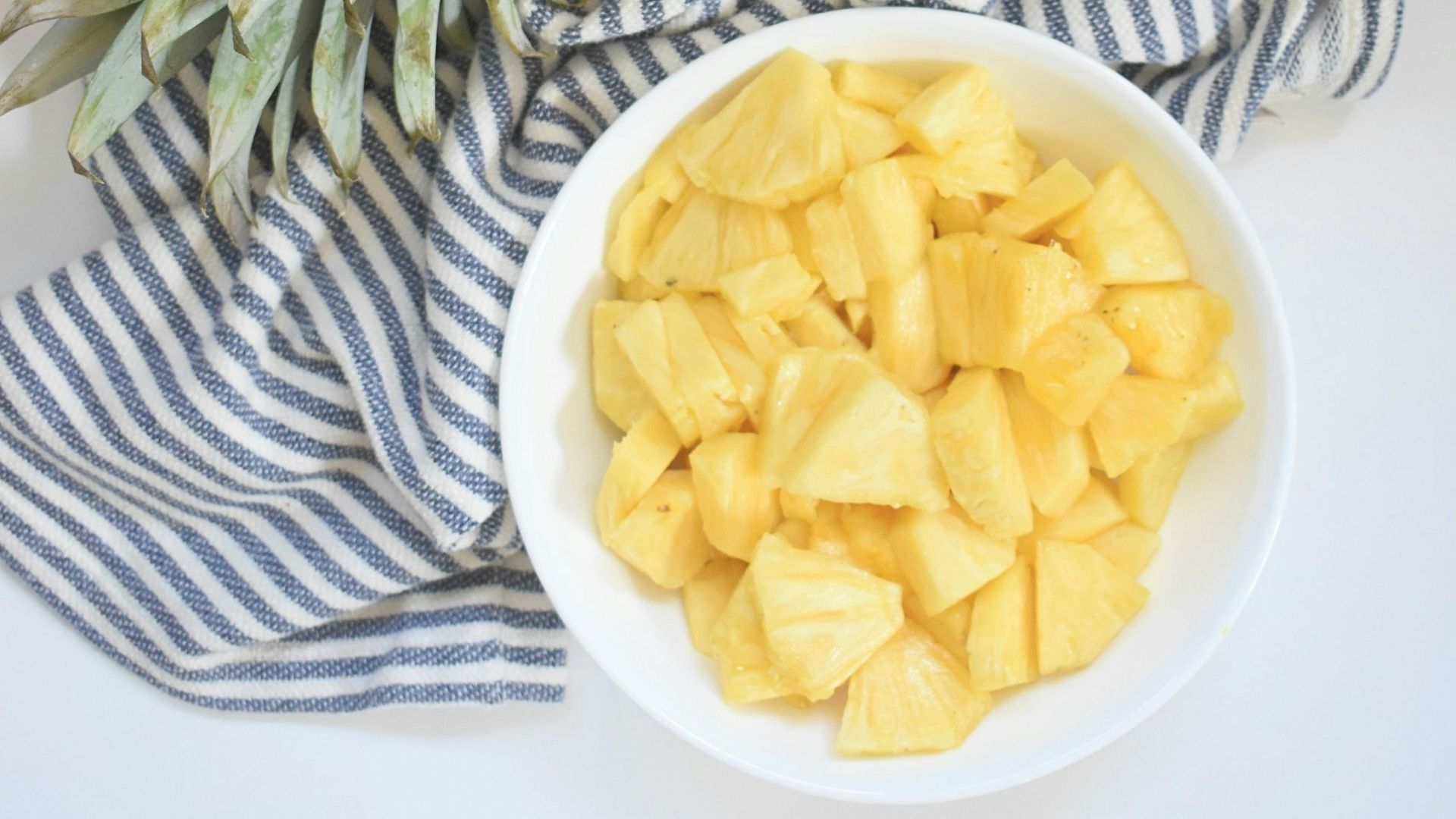10 High-Sugar Fruits to Eat Less Of & 10 Low-Sugar Ones to Munch on Instead