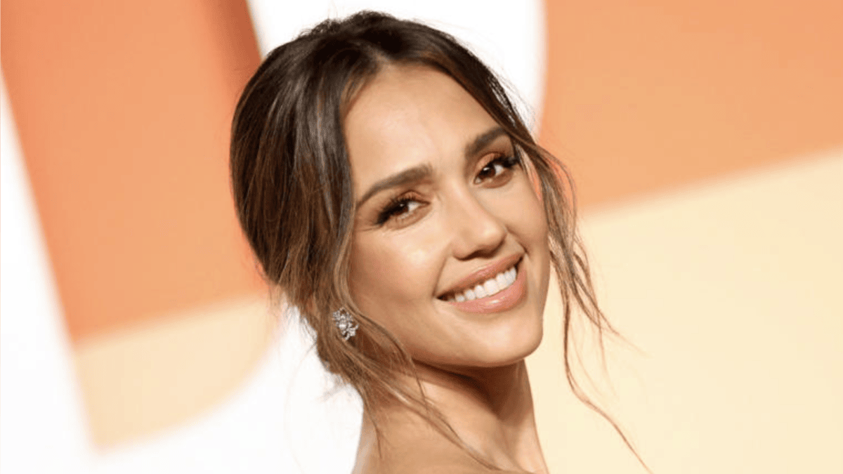 Y2K Queen Returns: Jessica Alba Throws It Back to Her Iconic Early ...