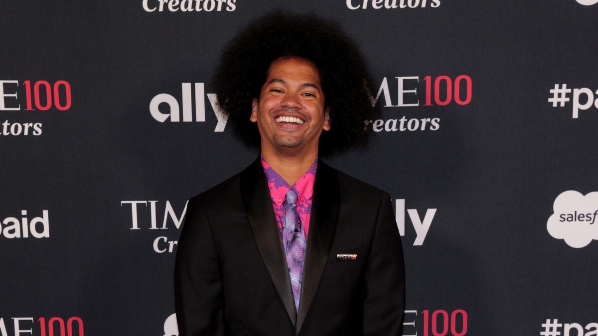 Viral Librarian Mychal Threets To Host 'Reading Rainbow' Revival