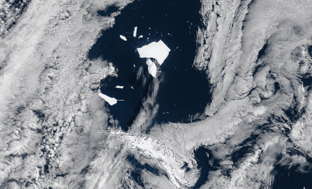 NASA Images Capture the Dramatic Collapse of a Giant Iceberg – The End ...