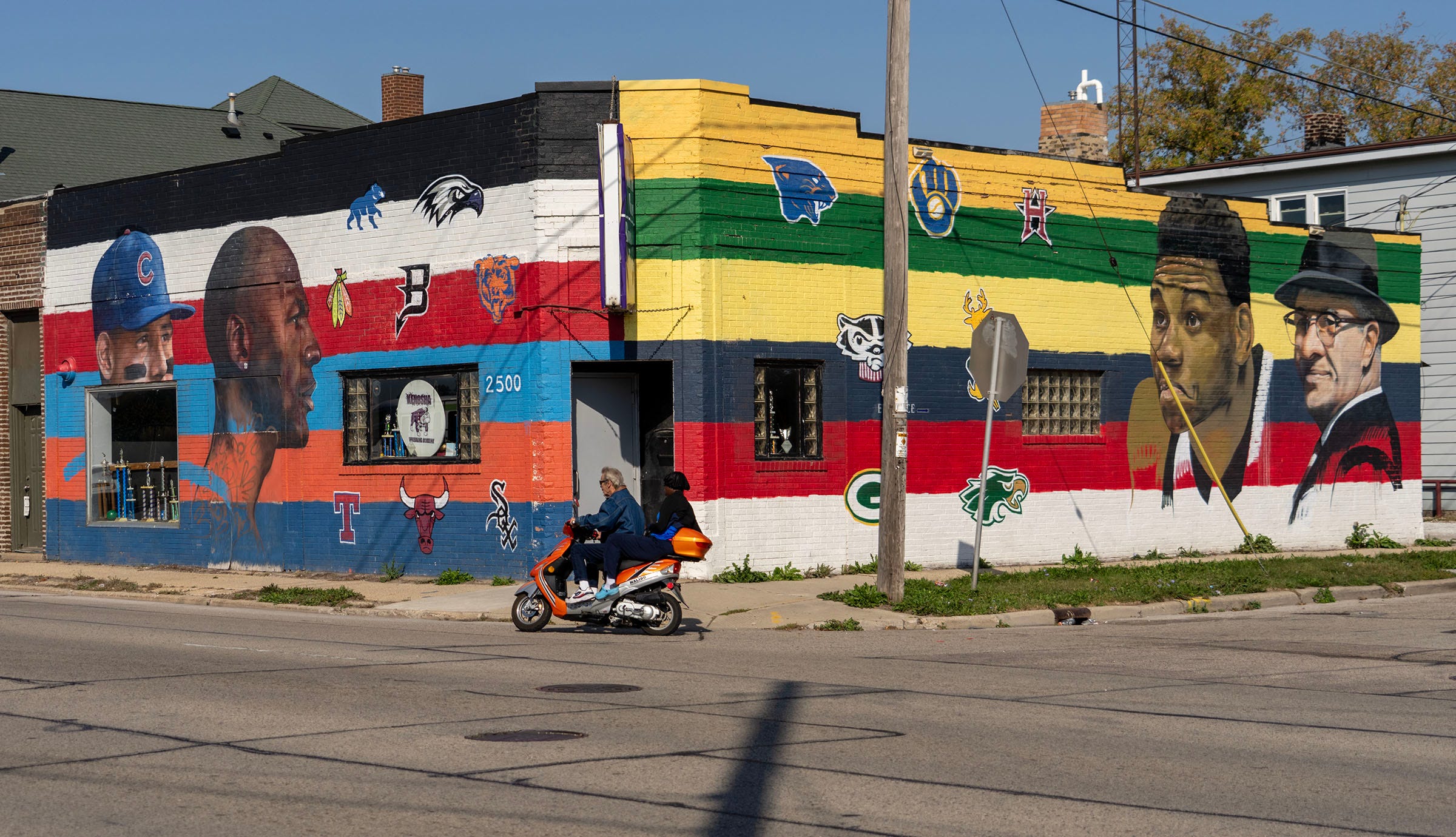 Brewers fans and Cubs fans living together in harmony? Welcome to Kenosha