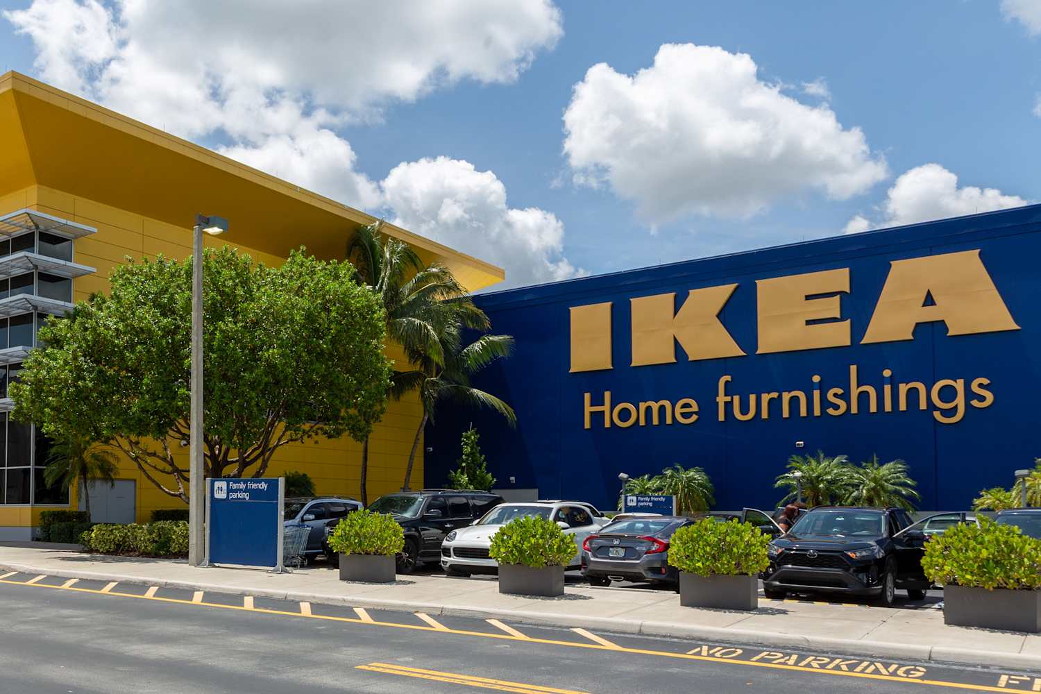 IKEA is selling a smart 2-in-1 storage gem that's perfect for entryways