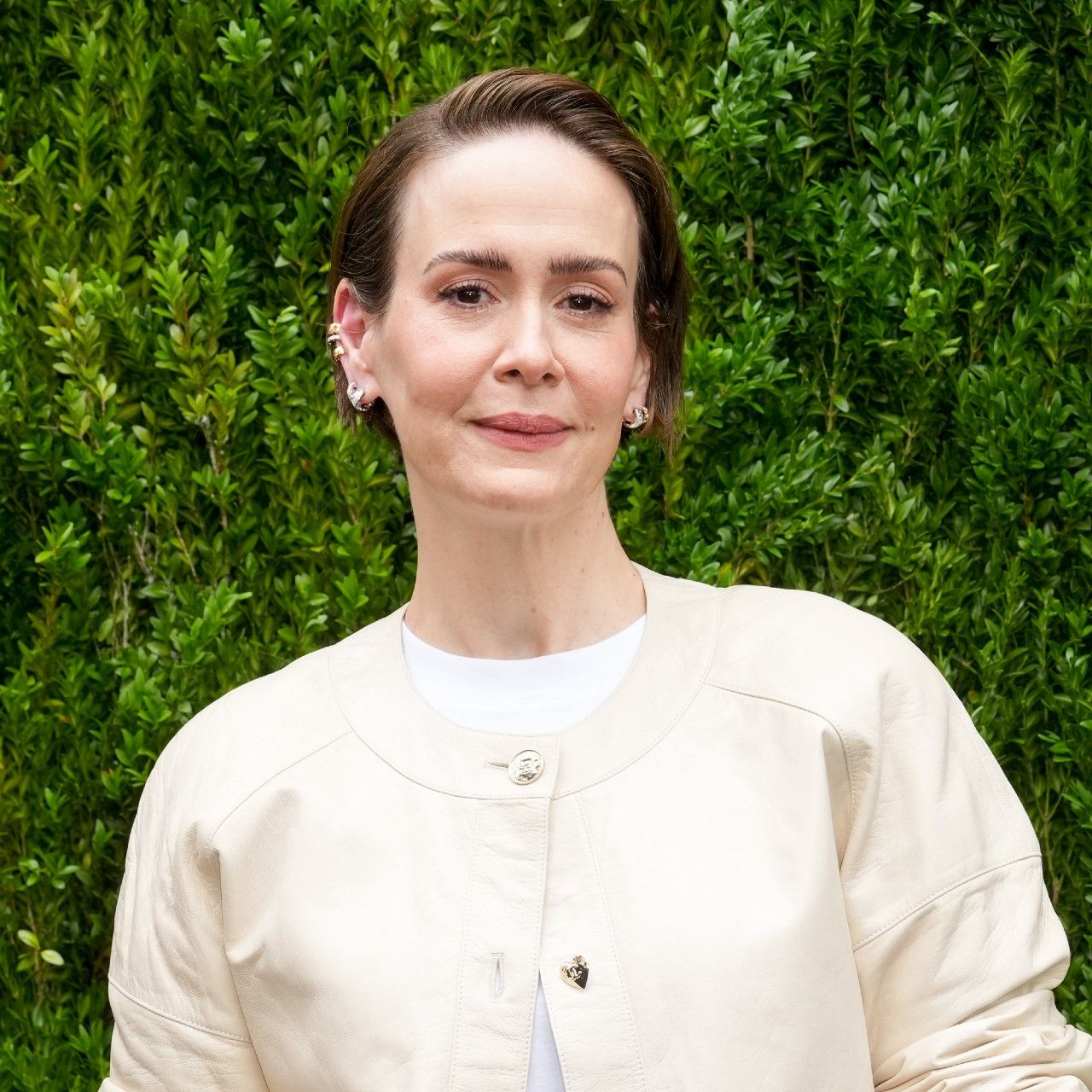 Sarah Paulson’s Bixie Cut Is the Definition of Sleek and Chic