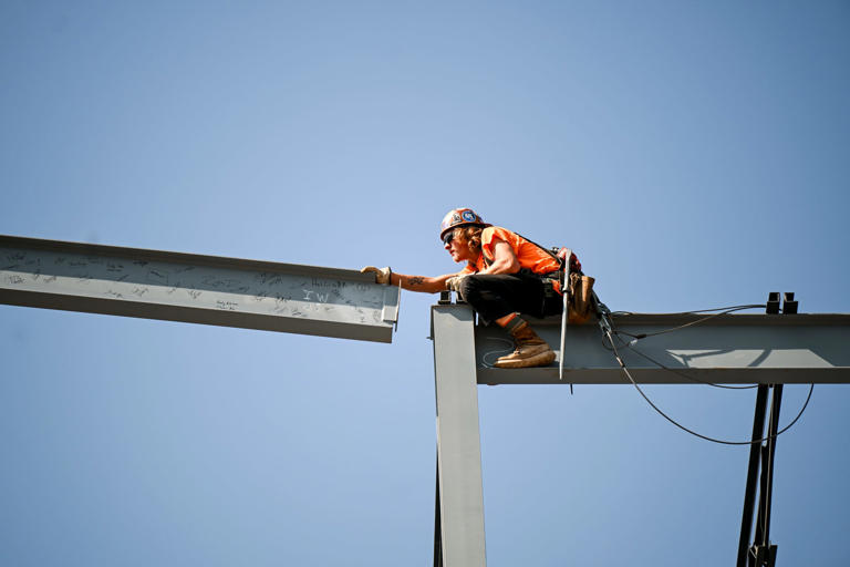 Last steel beam tops out new Lansing City Hall