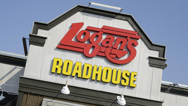 Watch Out, Texas Roadhouse: This Steakhouse Chain Is Stealing The Spotlight