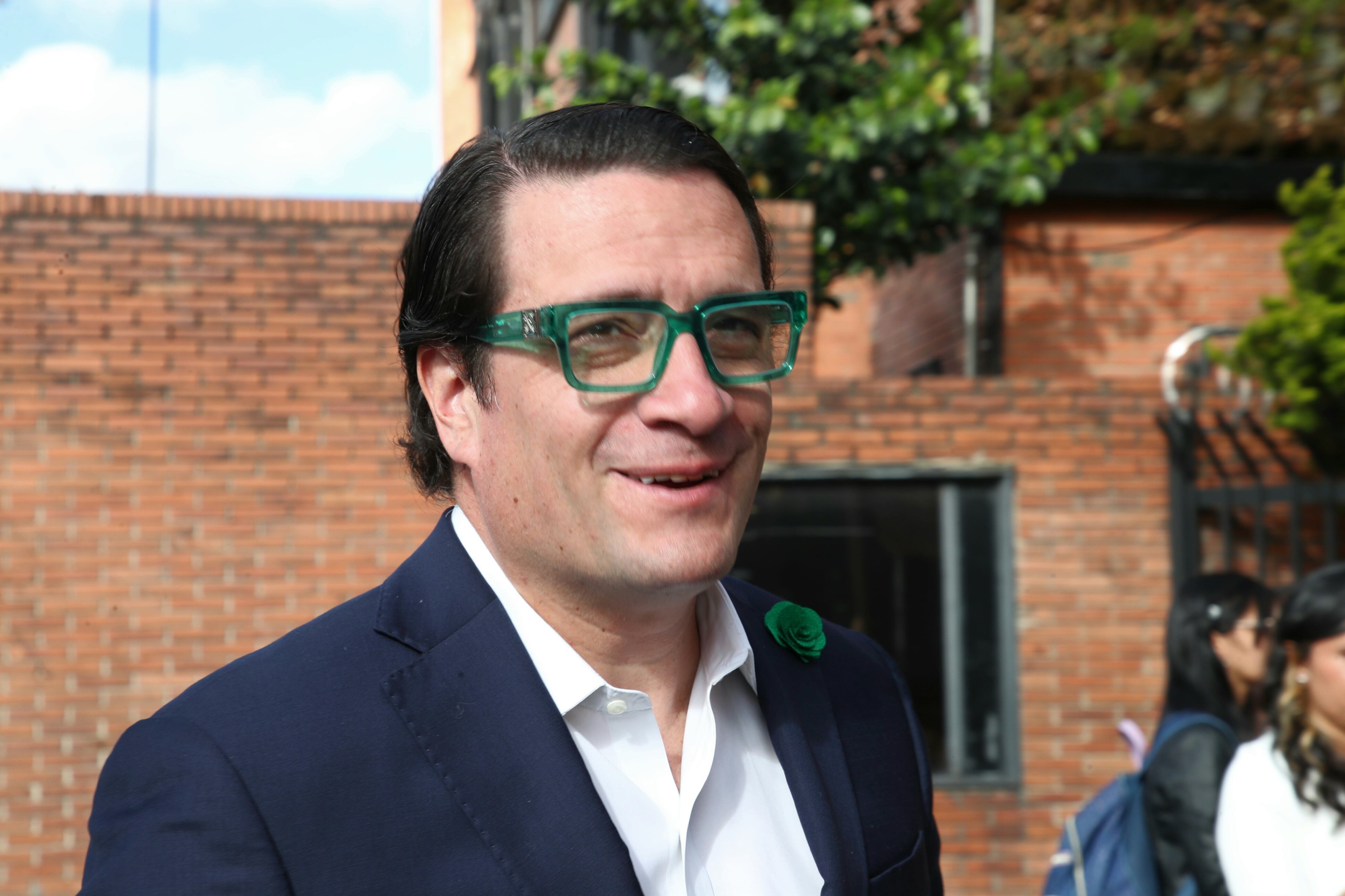 Parranda del prófugo Carlos Ramón González termina en investigación ...