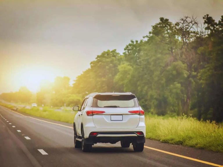 Left vs Right hand driving: 5 historical reasons behind global traffic ...