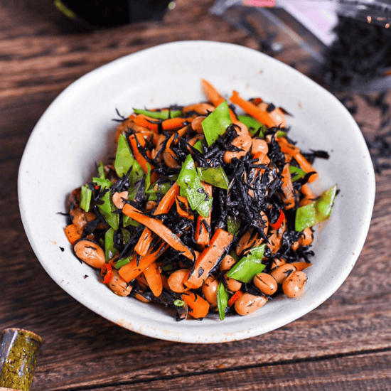 Japanese Hijiki Seaweed Salad (Hijiki no Nimono)