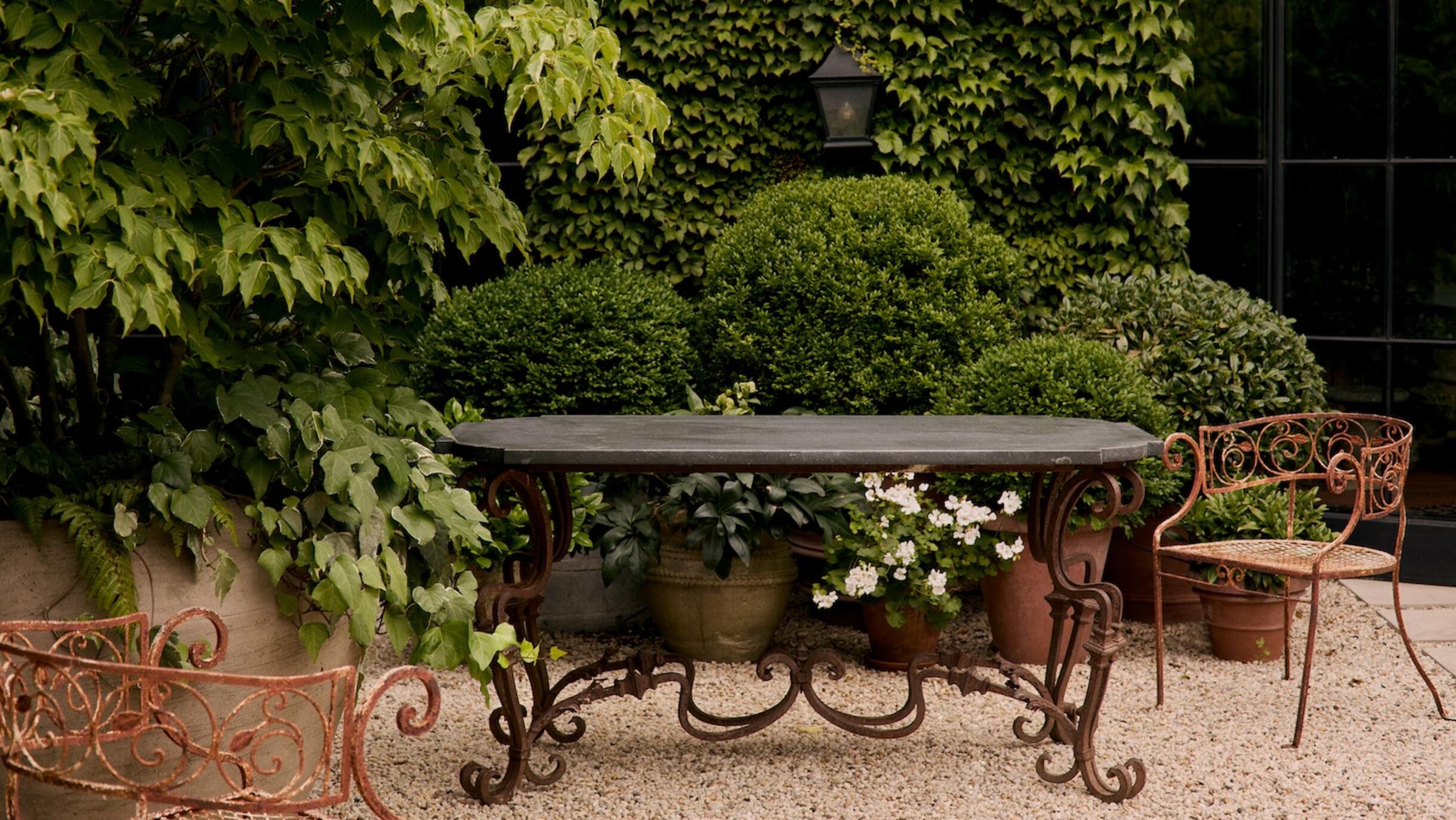 Laudable new looks from Galerie Green, Bunny Williams Home, Maharam and ...