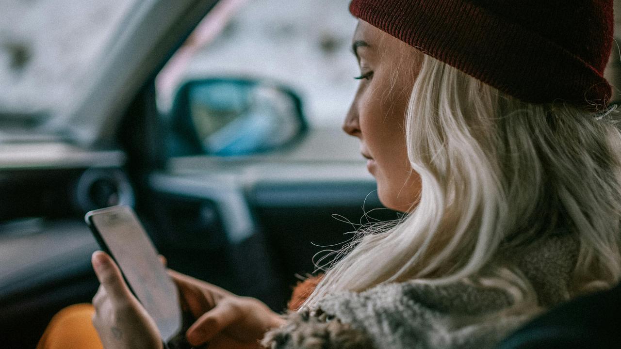 19 Cheap Tactics Women Use to Control Men in Relationships