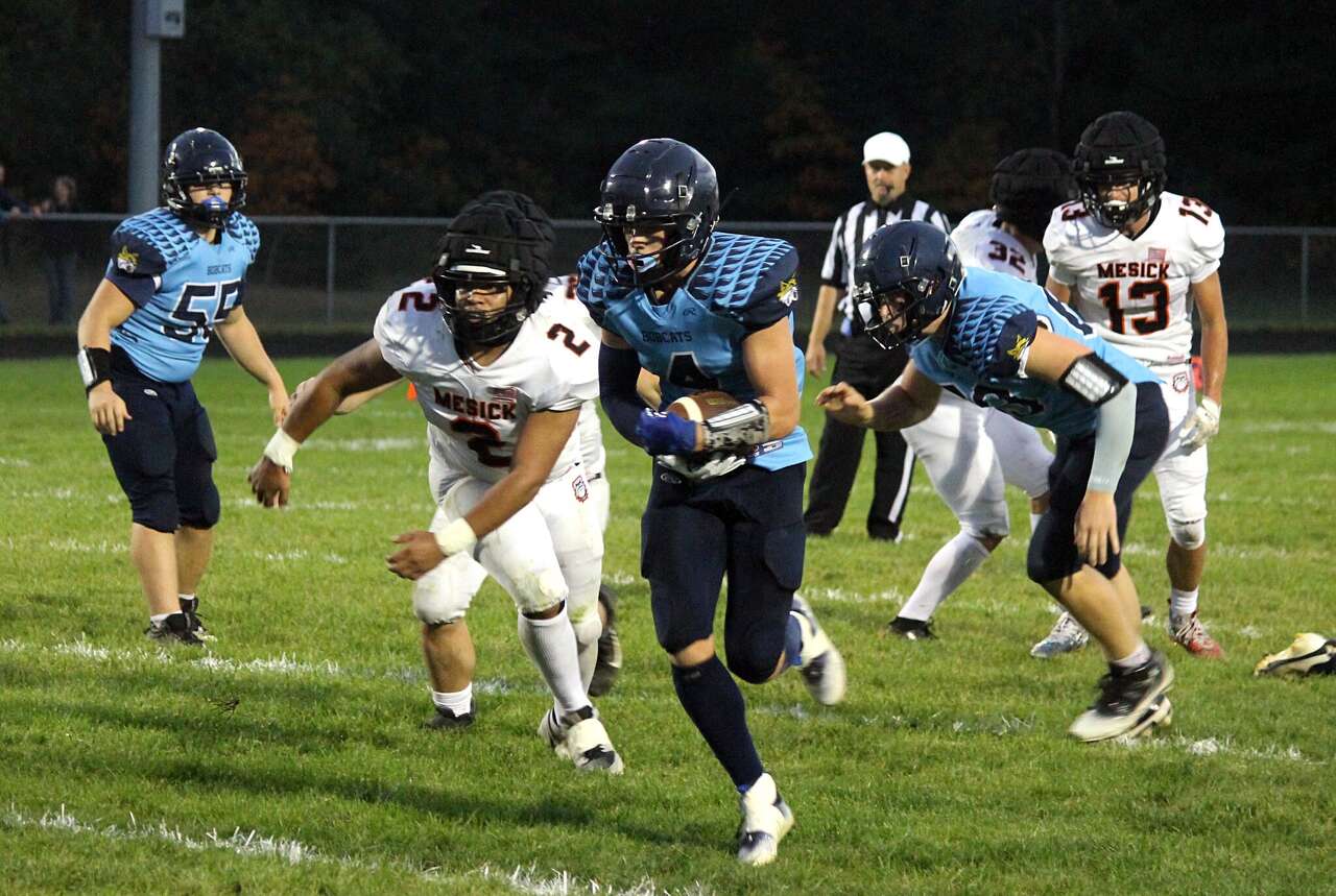 Headley ties school record in dominant win for Brethren football