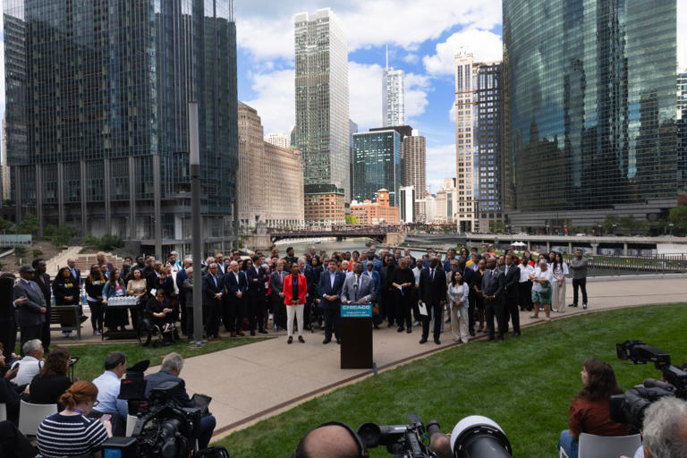 OMB chief Russ Vought pauses $2.1B in Chicago metro funding over DEI ...