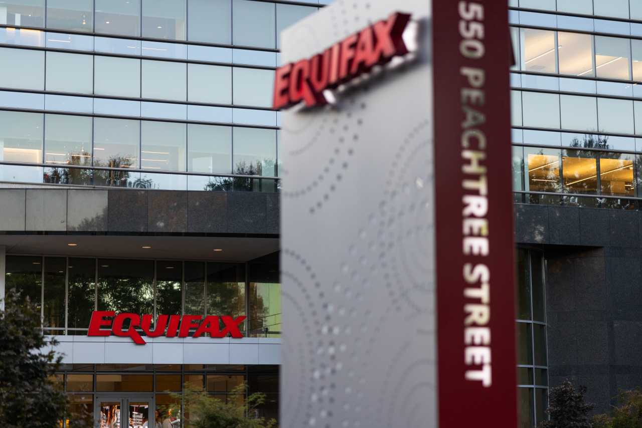 Selloff of Equifax, TransUnion, Experian Stocks Is Overdone. ‘Buy the ...