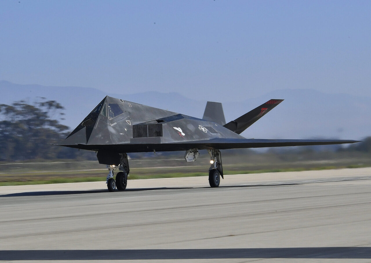 Two F-117 Nighthawk Stealth Bombers Are Spotted Over California