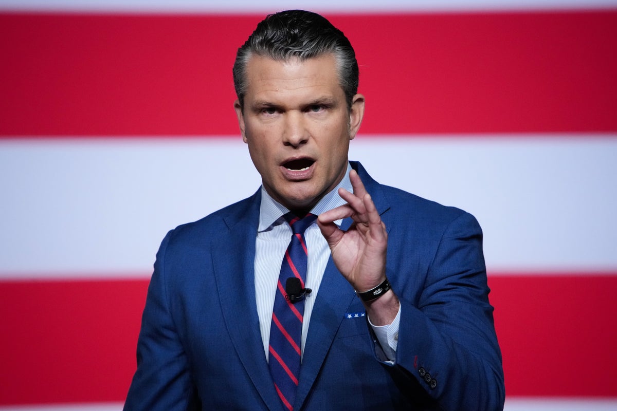 Hegseth anuncia ataque a bote cerca de Venezuela que, según él ...