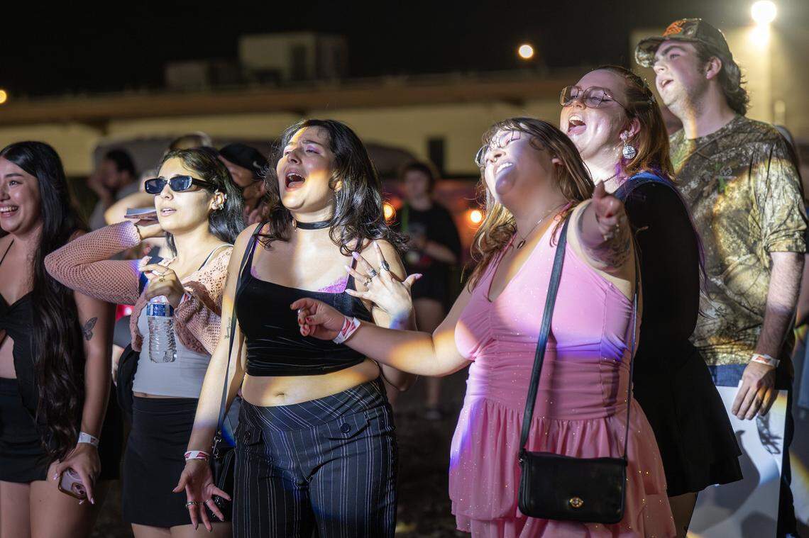 Live updates: Chappell Roan fans line up for highly anticipated KC concert