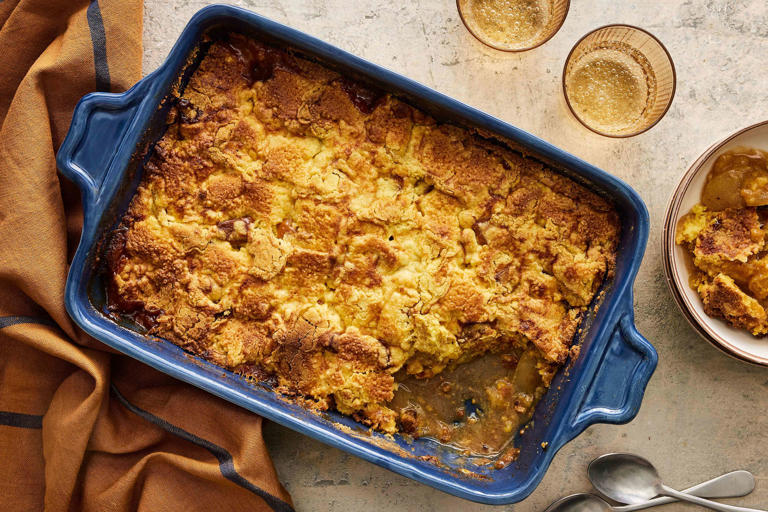 This Caramel Apple Dump Cake 'Blows All The Others Out Of The Water ...