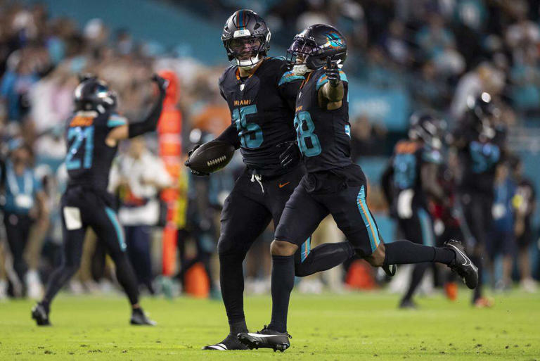 Dolphins' Jaelan Phillips discusses where he stands after major injuries