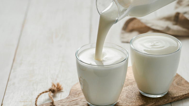 14 Of The Best Buttermilk Substitutes To Use In A Pinch