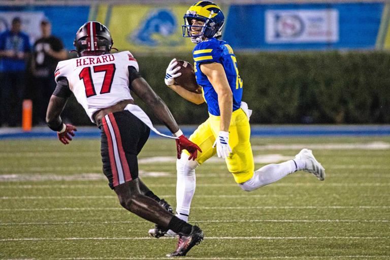 Late field-goal try misses; Blue Hens fall 27-24 to Western Kentucky in ...