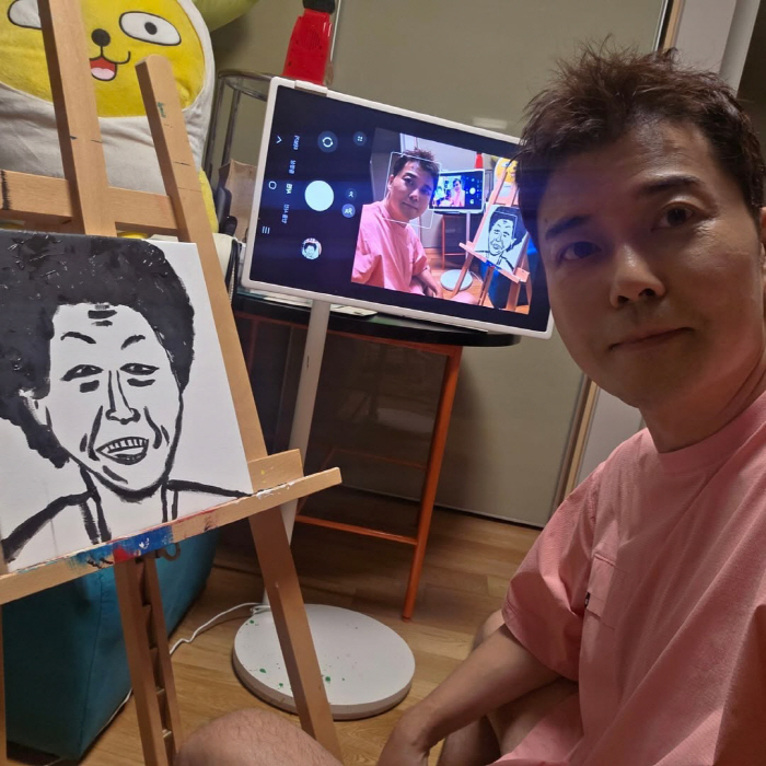 Jeon Hyun-moo's priceless, hand-painted portrait Park Na-rae is the ...