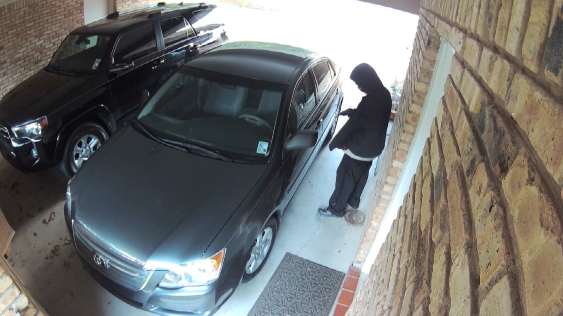 Home security video shows armed man trying to break into Baton Rouge ...