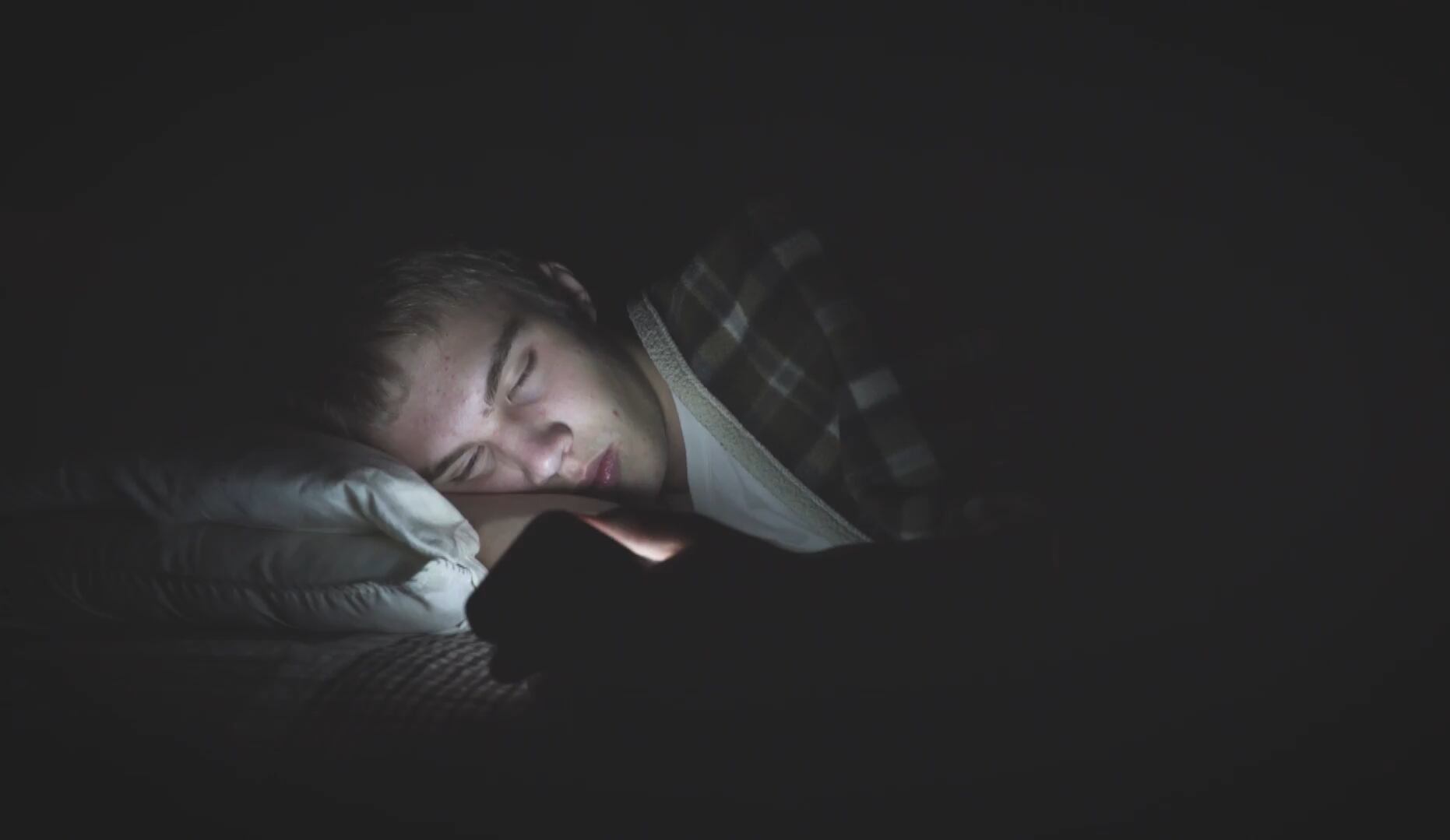 How changes in light can impact your sleep schedule