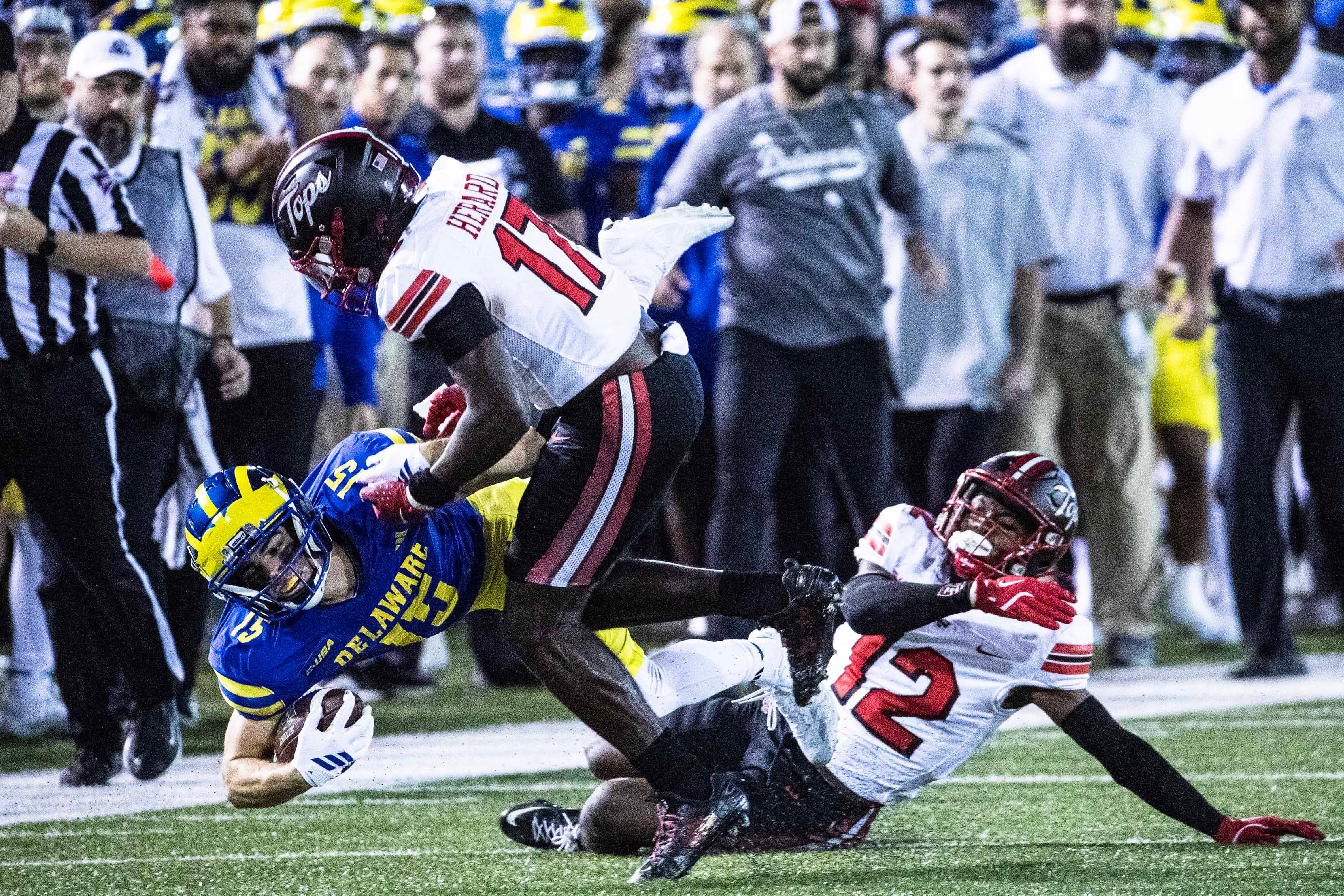 Late field-goal try misses; Blue Hens fall 27-24 to Western Kentucky in ...