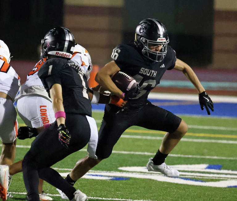 Photos: United starts district play with win over South