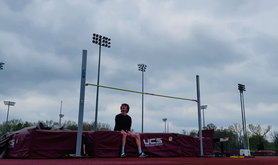 Flashy dunks earn Anna native a spot on the SIU Track & Field team