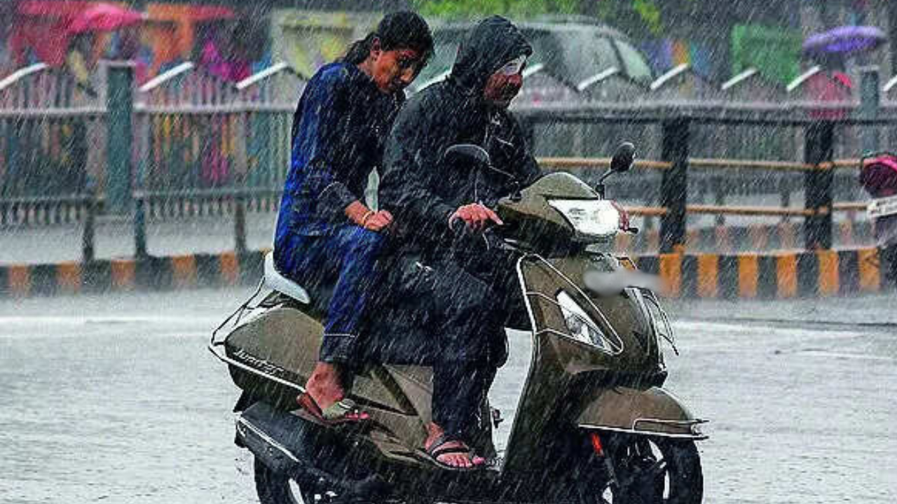 Kolkata weather: High humidity with rain expected today; AQI remains ...
