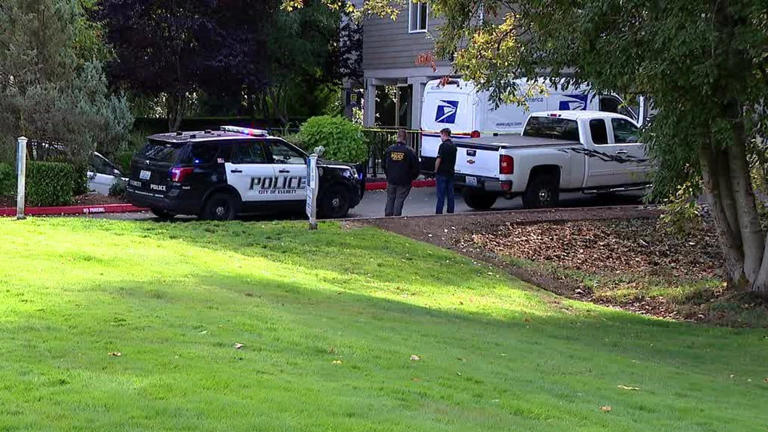 Police: Delivery driver shoots US postal worker in Everett, WA