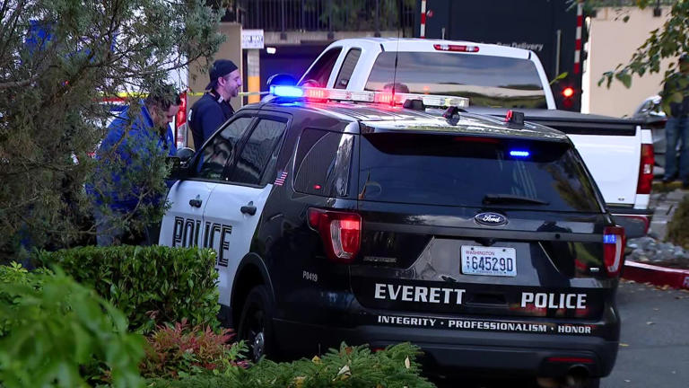 Police: Delivery driver shoots US postal worker in Everett, WA