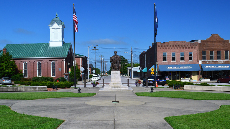 This Storybook City In Kentucky's Bourbon Country Offers Bluegrass ...