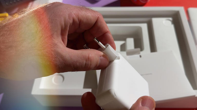 Every Apple Product That Comes With A Charger (And The Ones That Don't)