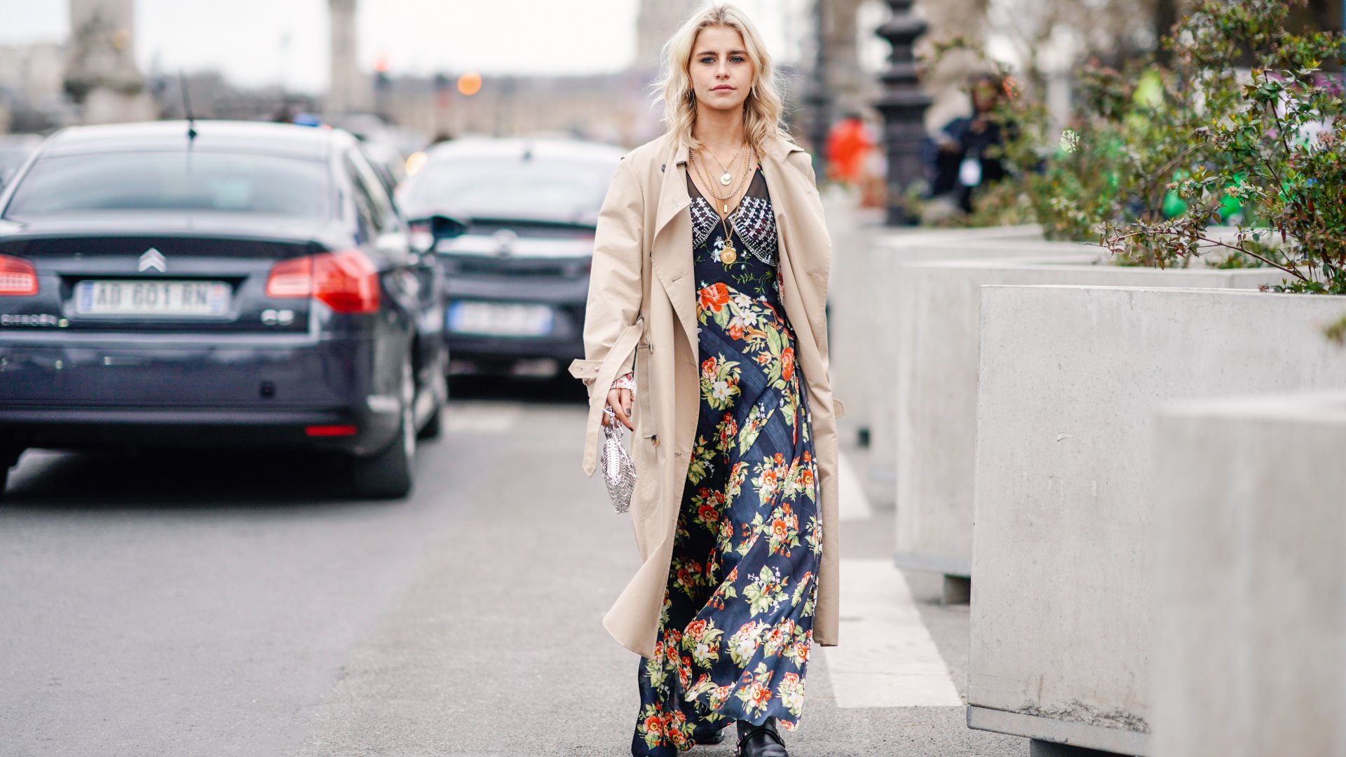 17 Loose and Slimming Fall Dresses That Masterfully Hide the Tummy