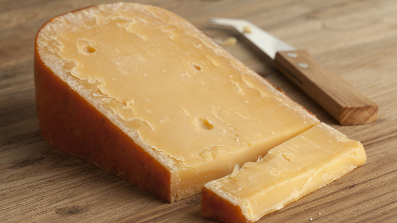 10 Boring Charcuterie Ingredients (And Expert Suggestions To Replace Them)
