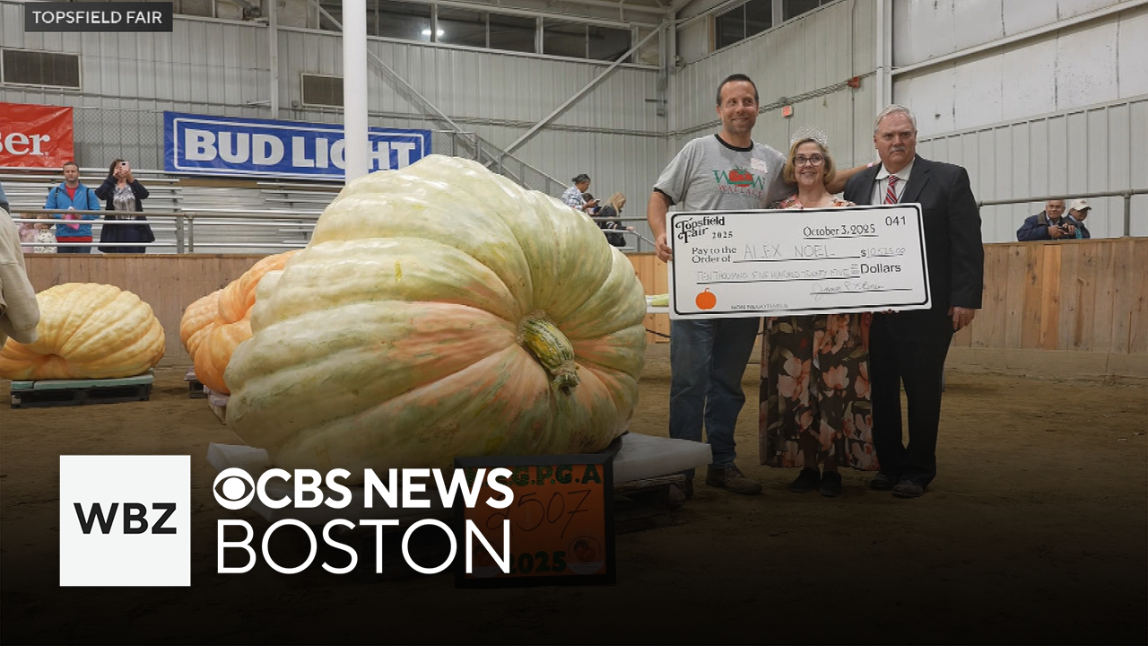 Giant pumpkin weighing 2,507 pounds breaks Topsfield Fair record