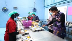 Berapa Gaji MBG Bagian Packing? Nominalnya Cukup Menggiurkan, Ini ...