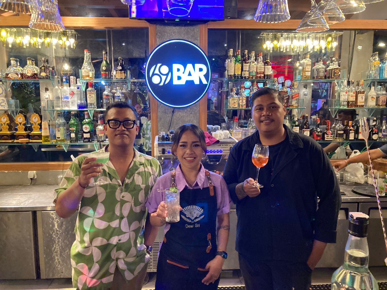 Arak Bali Go International! 69 Bar and Resto Hadirkan Cocktail Spesial ...