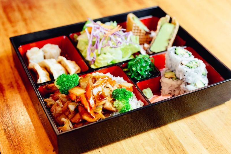 9 Healthy Bento Lunch Ideas For Busy Office Workers