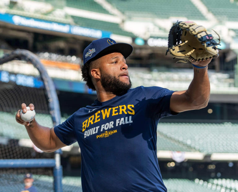 Brewers turn heads with strong 4-word message before Cubs series