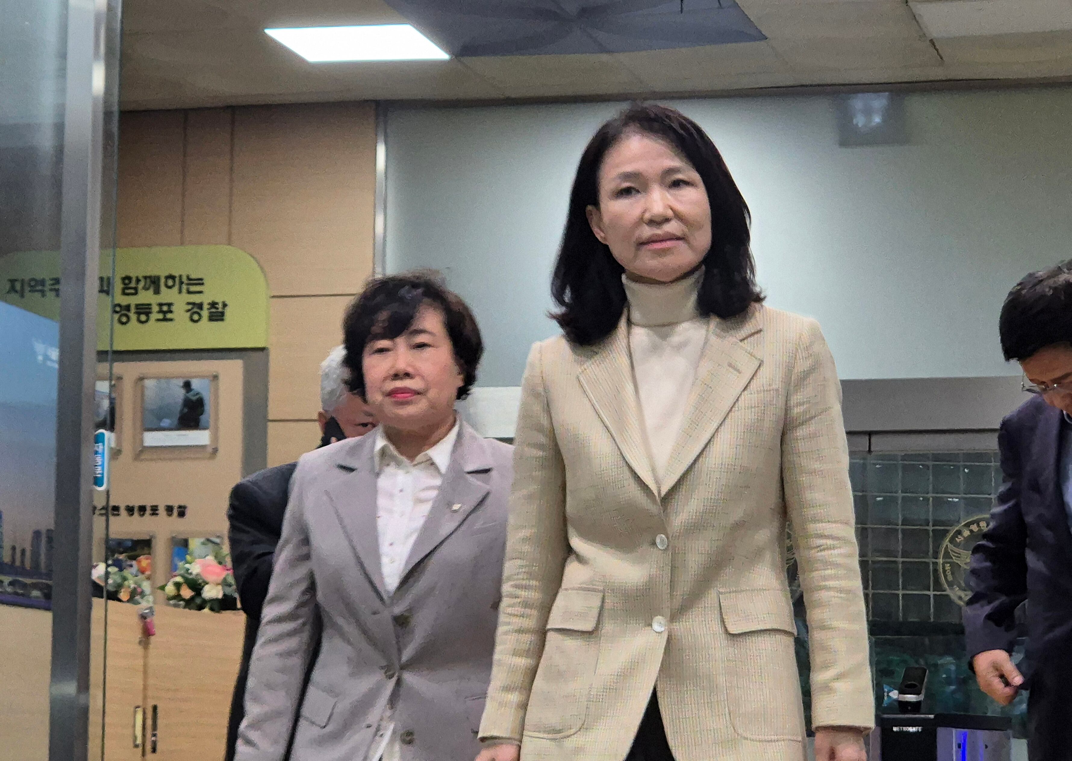 Court Unlocks 'Handcuffs' in Lee Jin-sook's Release