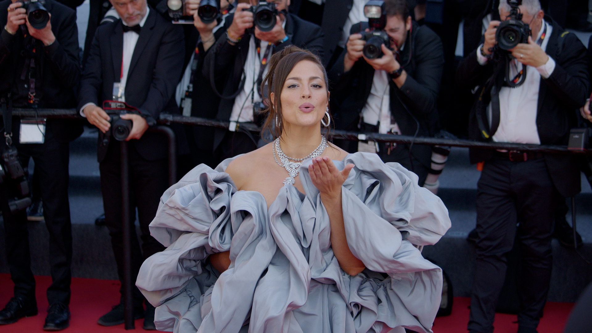 Ashley Graham weist mit mutiger neuer Linie auf Lücken in der Branche hin