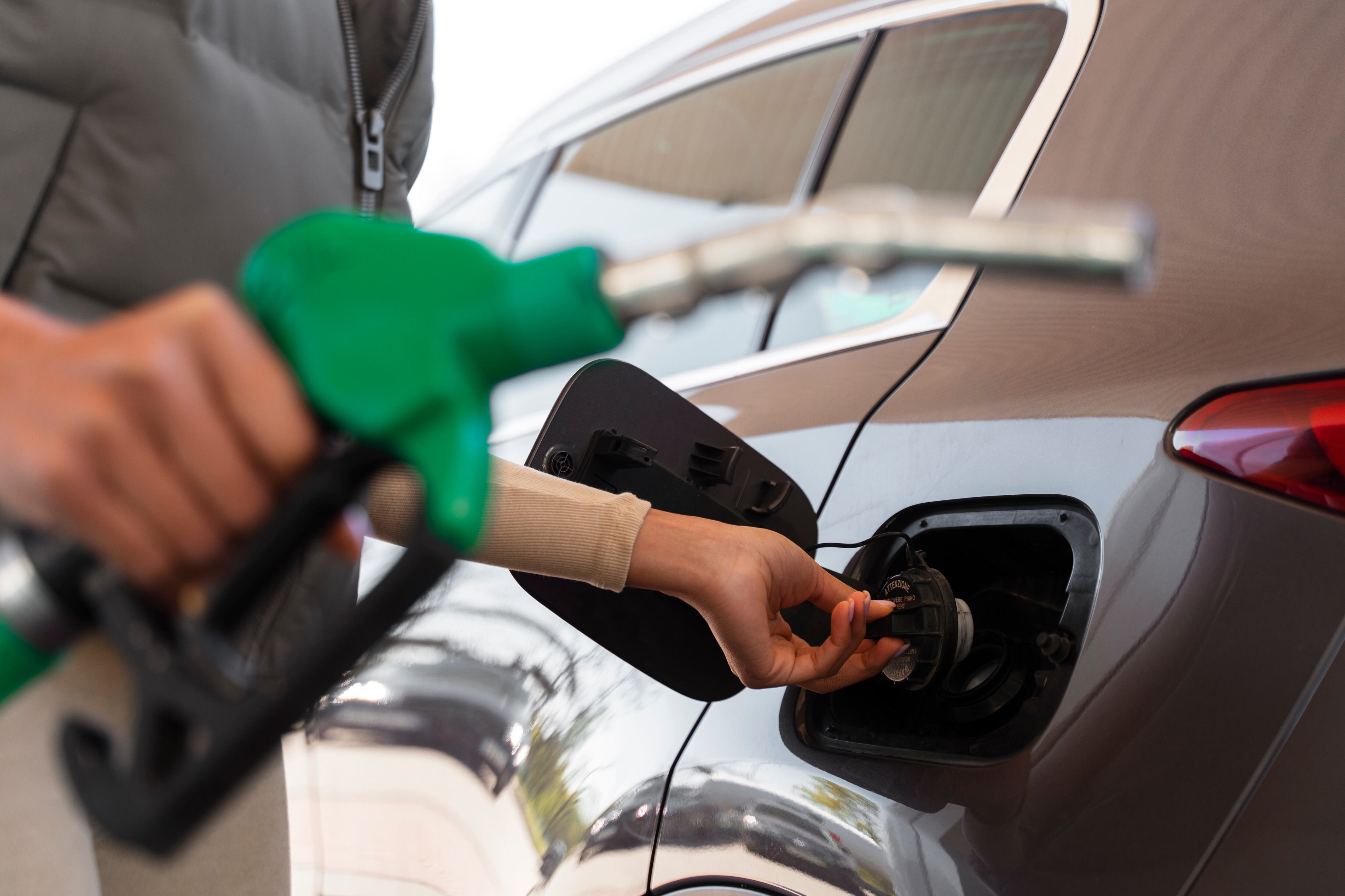 ¿Hasta dónde se debe llenar el tanque de gasolina del carro? Este error ...