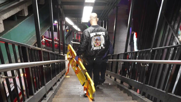 2 teens dead in possible subway surfing incident in Brooklyn, police sources say