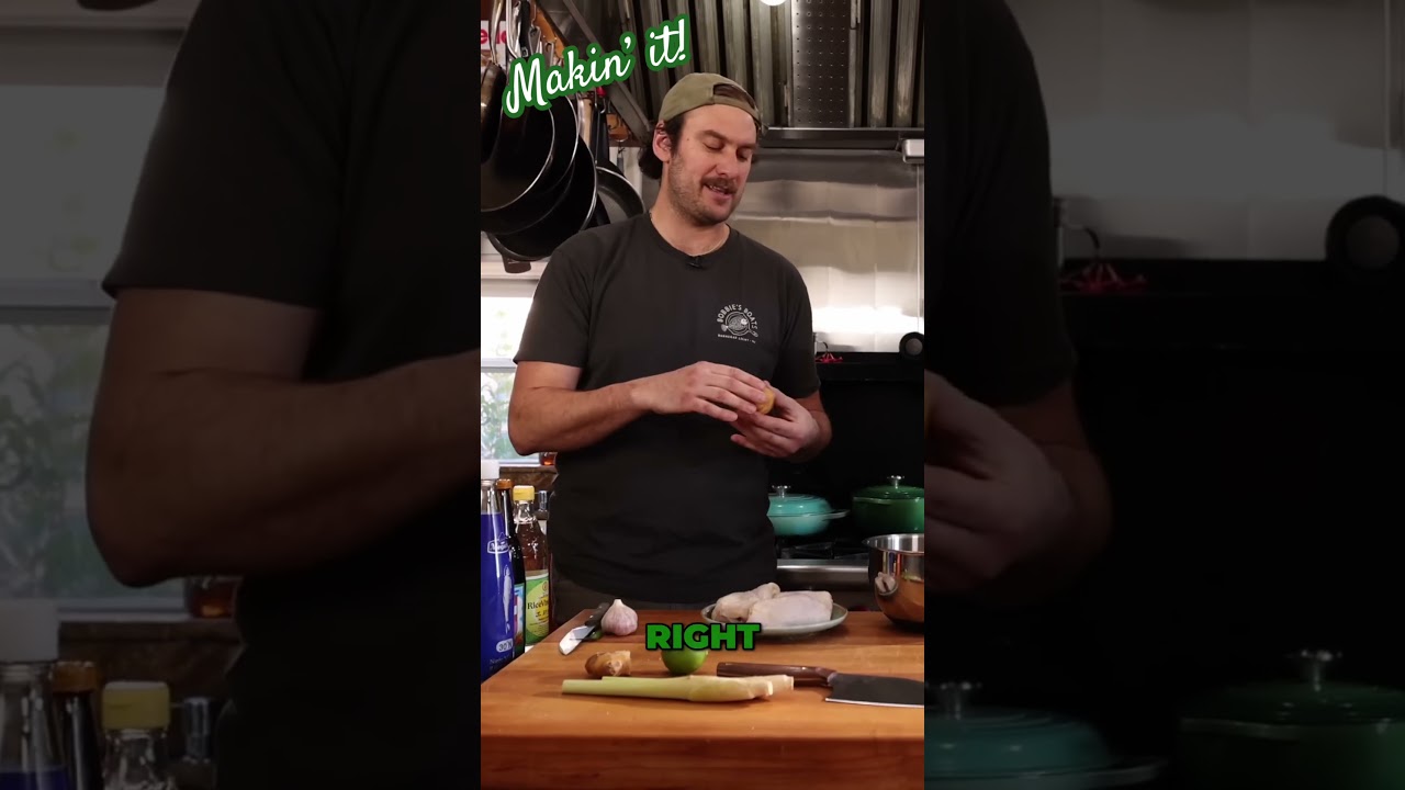 Marinate chicken Bàhn mí with spicy pickled pepper blend